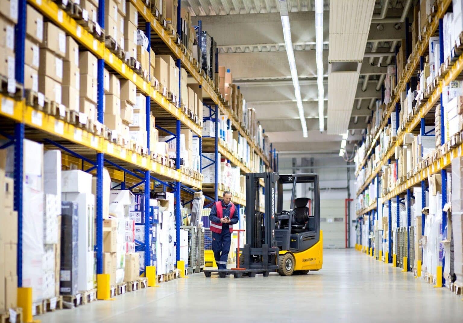 Outsourced Fulfillment: Definition, Advantages, and Disadvantages ...